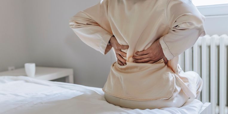 Grieperig én rugpijn? Het kan een waarschuwing van je nieren zijn